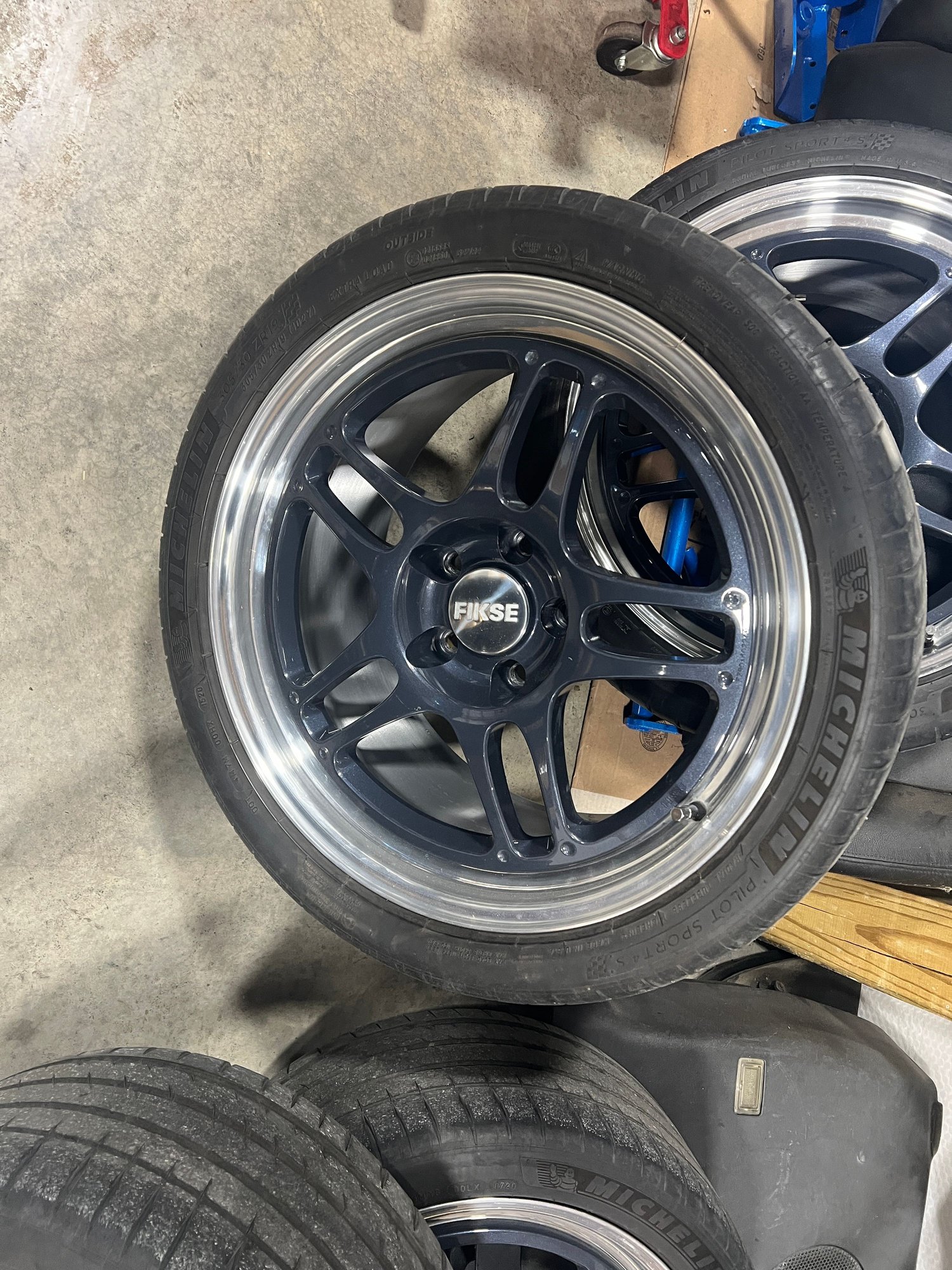 18/19 fikse, 17” chrome hawks, 17” ws6 wheels - LS1TECH - Camaro and ...