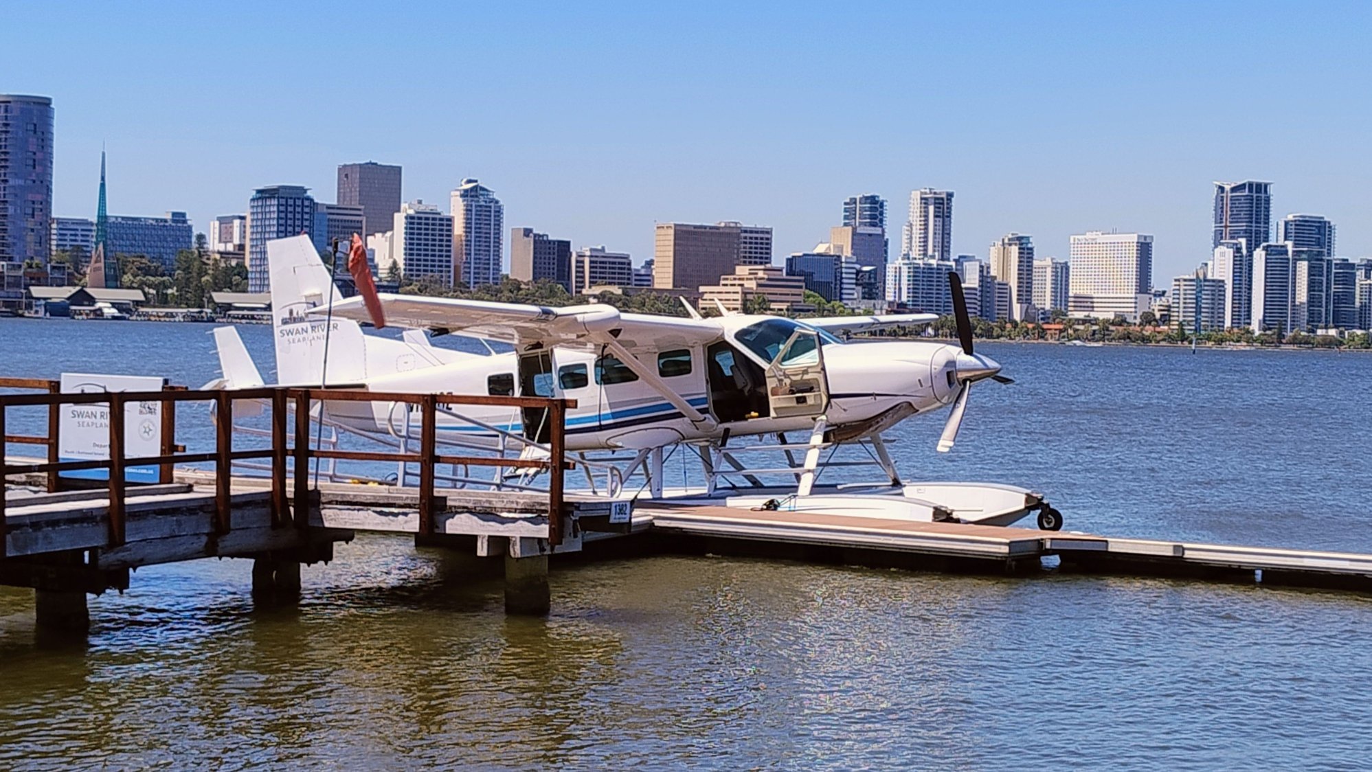 PPRuNe Forums - C208 down off Rottnest