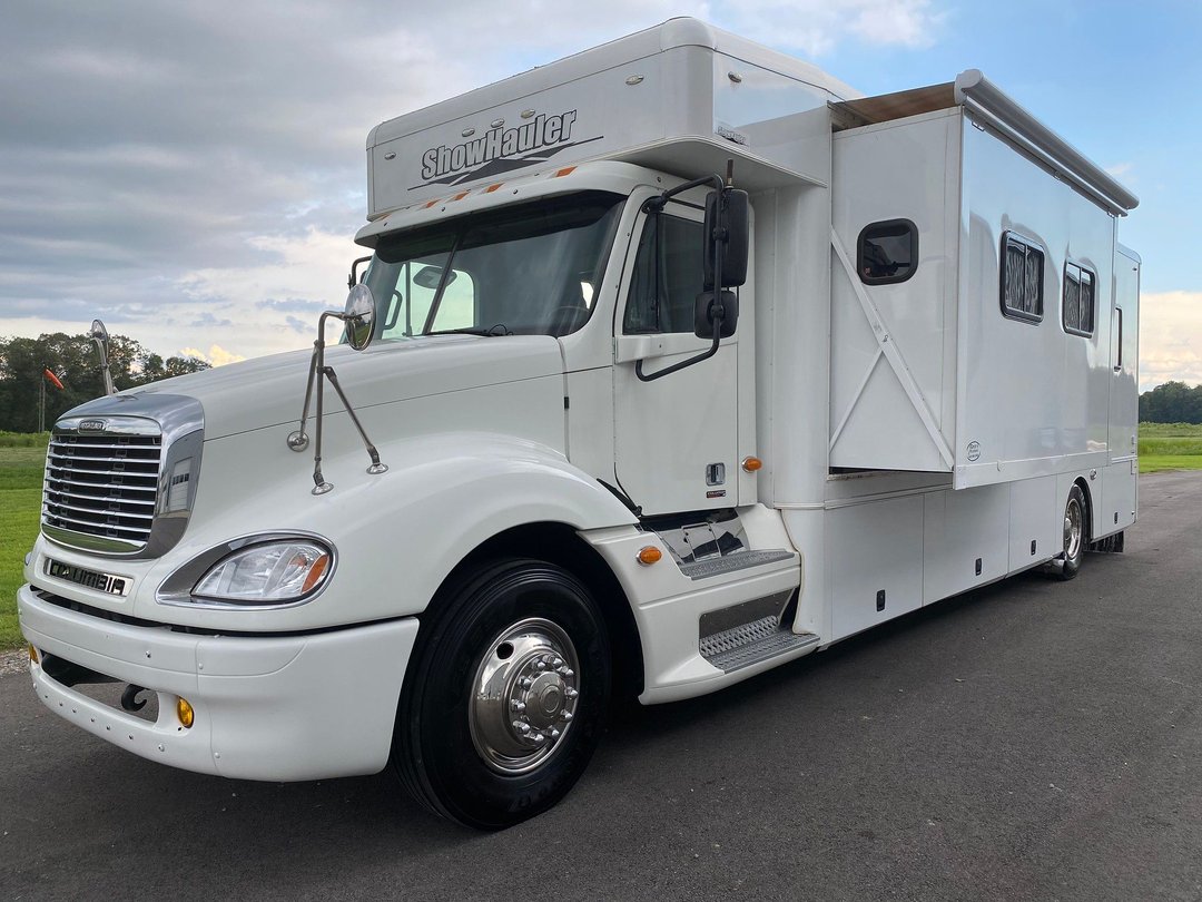 2007 ShowHauler Freightliner Motorhome Rear Bedroom for Sale in Paducah ...