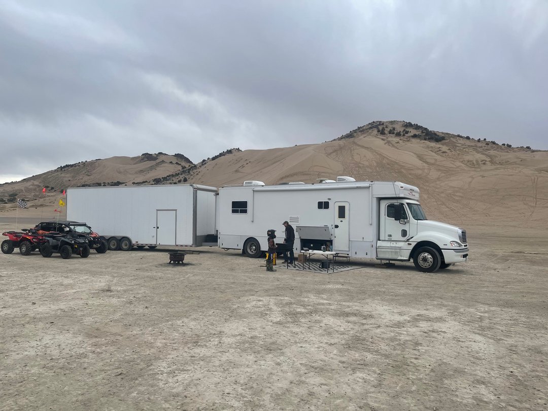 2004 Freightliner with 2005 Pacemaker Stacker Trailer for Sale in ...