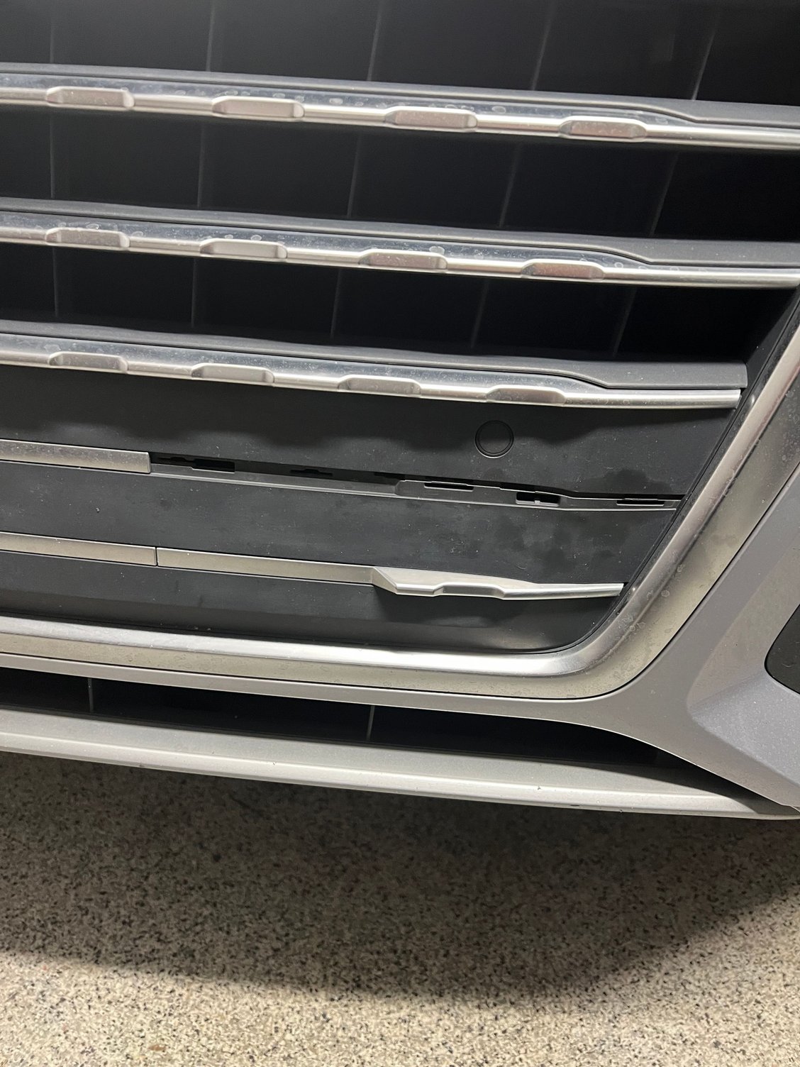 2017 Q7 grill trim piece - AudiWorld Forums