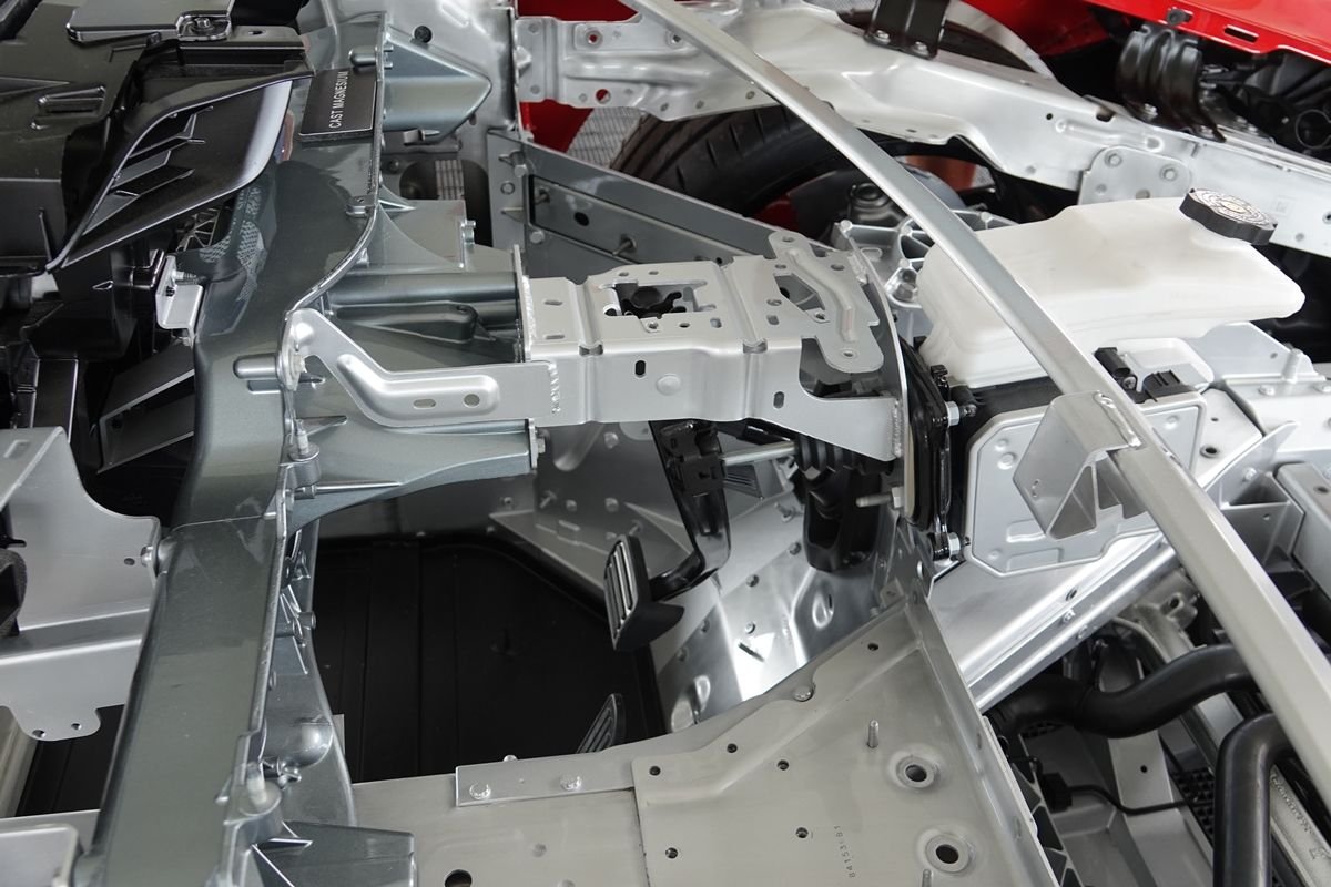 When you start taking something on your C8 apart, these cutaway C8 pics ...