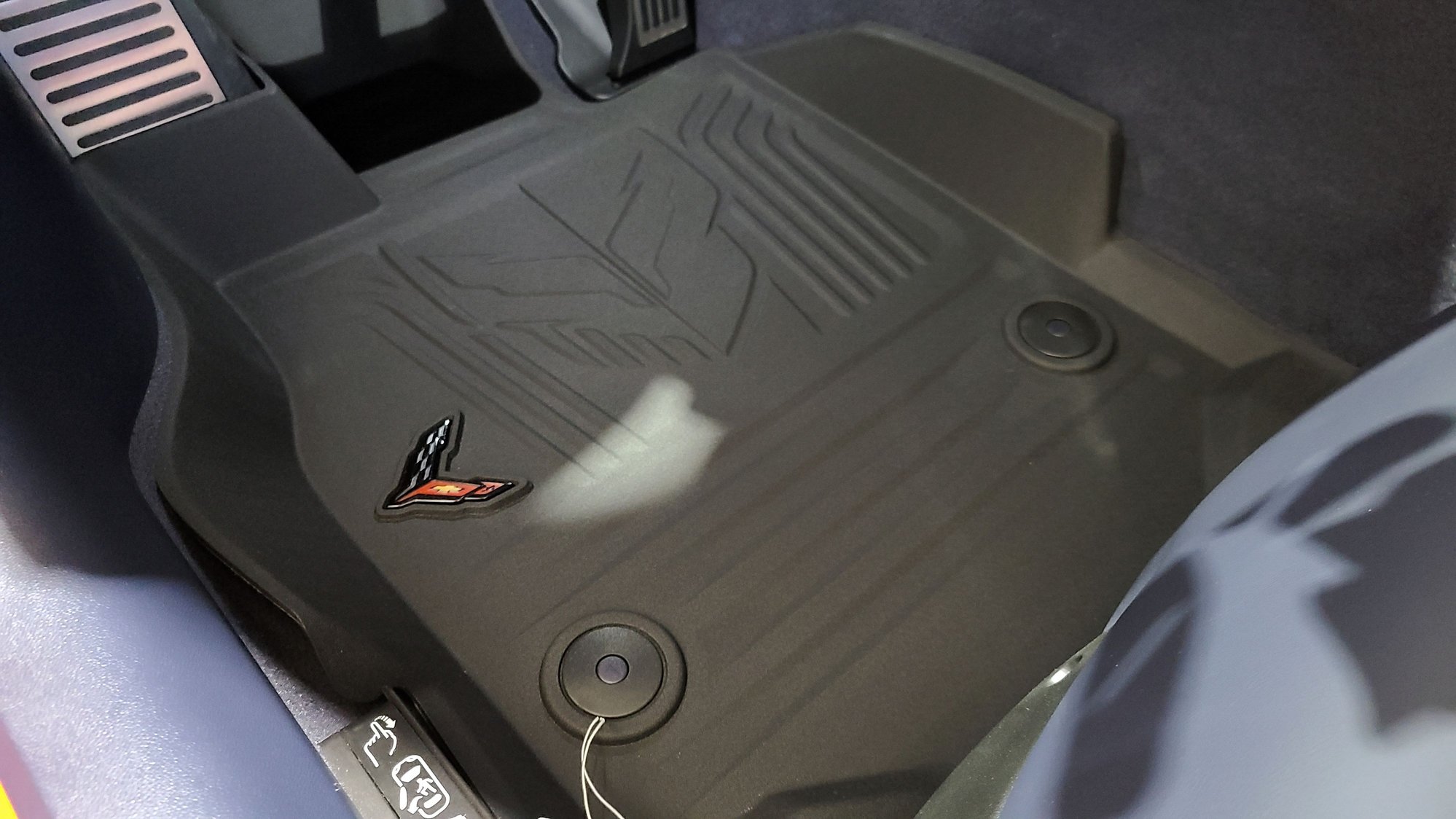 Jake Floorliners 84534619 Carbon Flash Crossed Flags - CorvetteForum ...