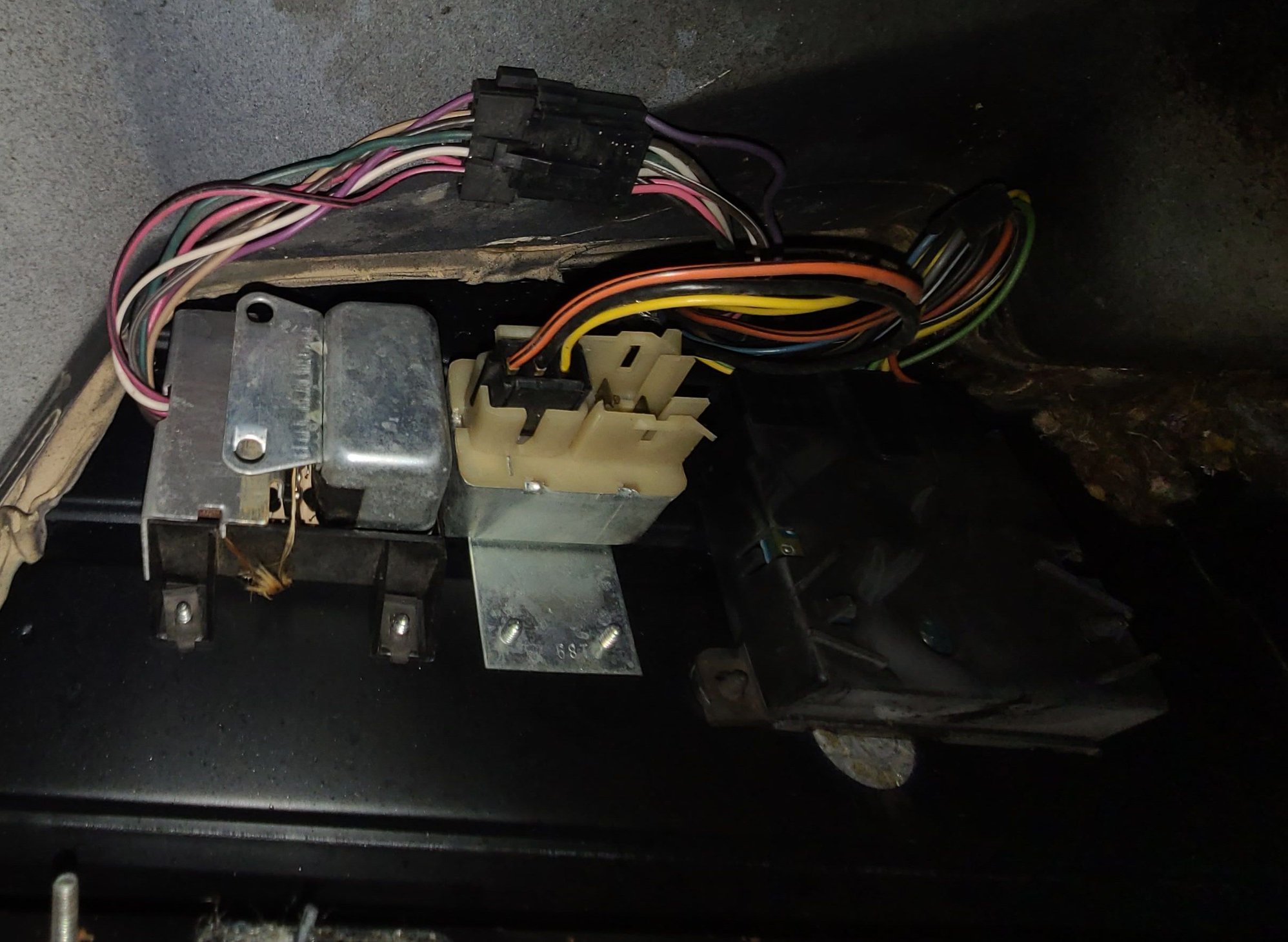 82 Electrical Components in Jack Compartment - CorvetteForum ...