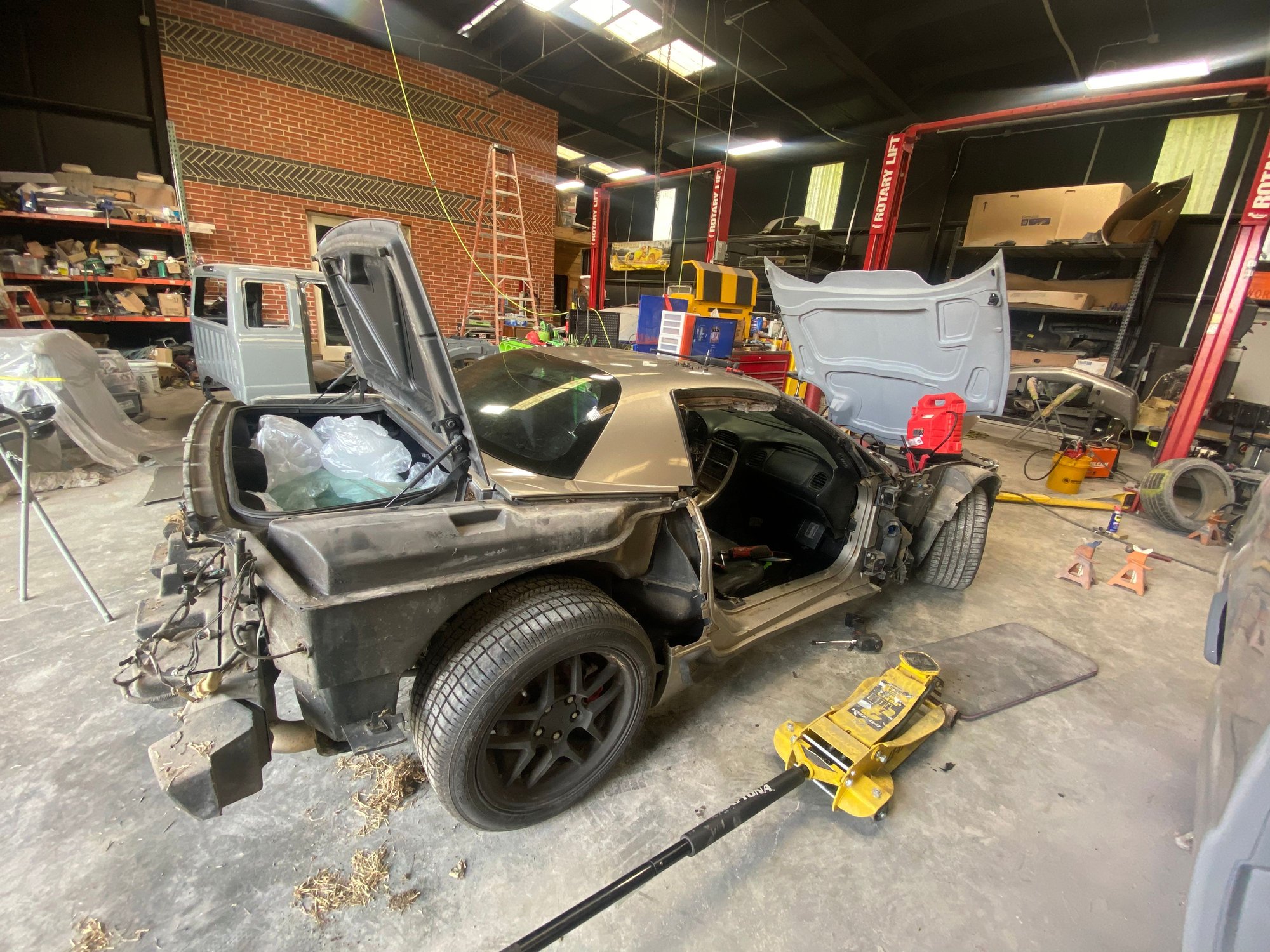 Z06 C5 Aztec gold zo6 - CorvetteForum - Chevrolet Corvette Forum Discussion