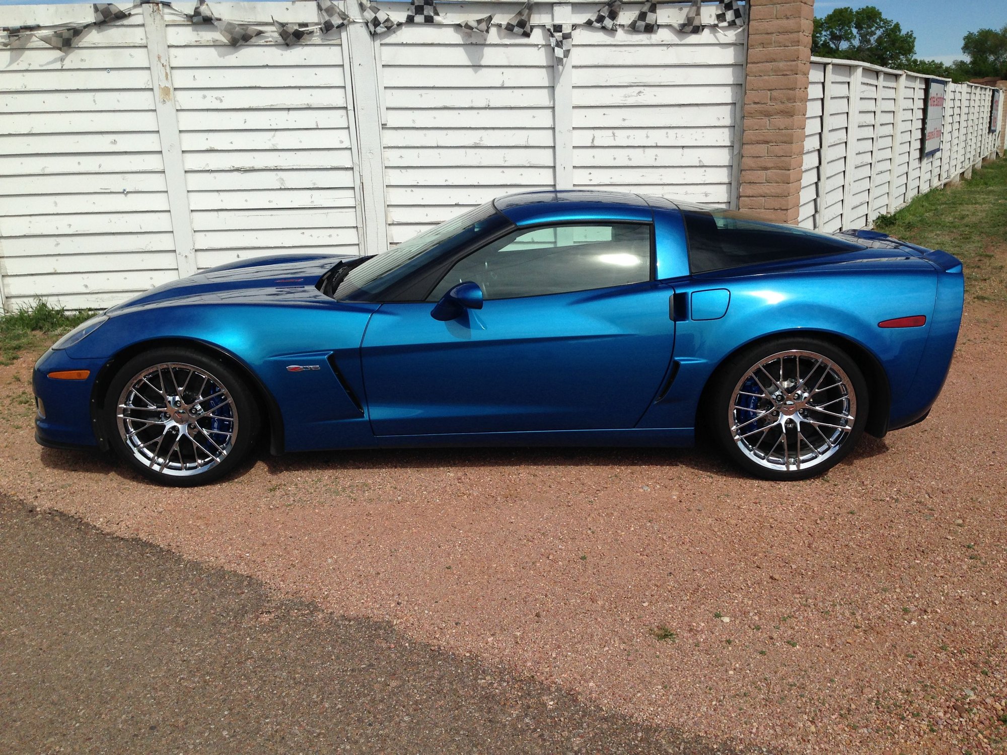 Laguna Blue C7 Z06 vs Jetstream Blue C6 Z06 Side By Side ...