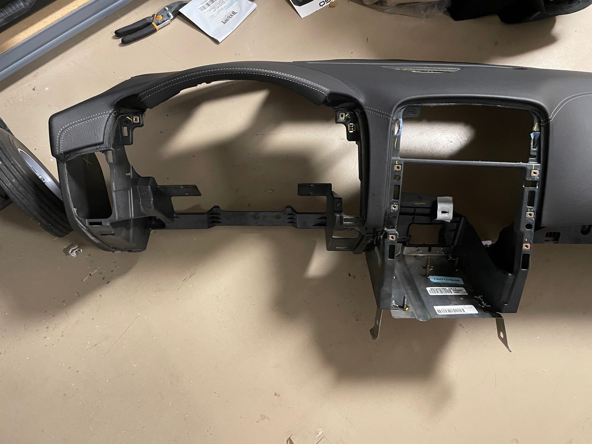 FS (For Sale) C6 3ZR/3LZ Ebony leather dash - not perfect ...