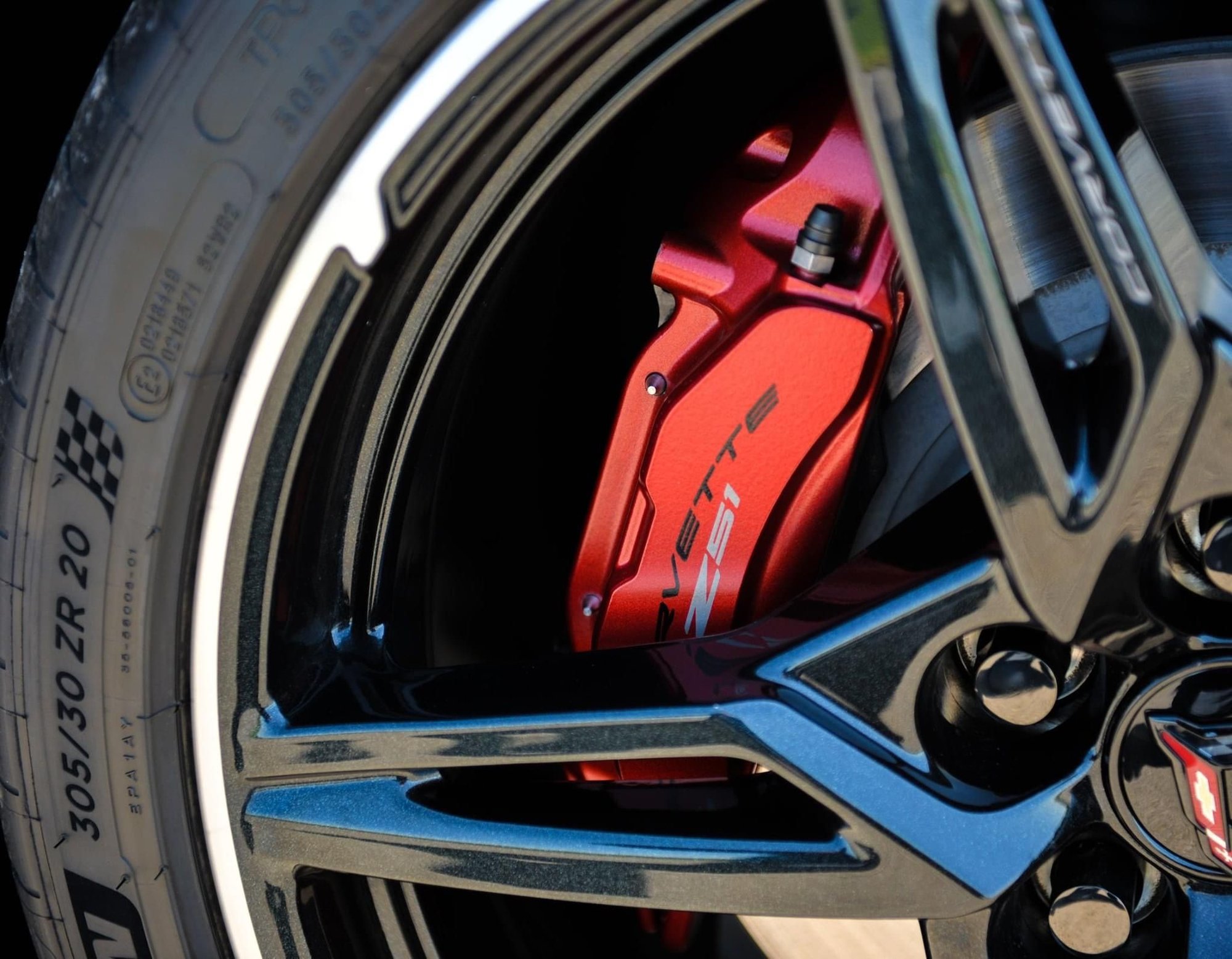 Anyone take delivery of a car w/ edge red calipers? - CorvetteForum ...