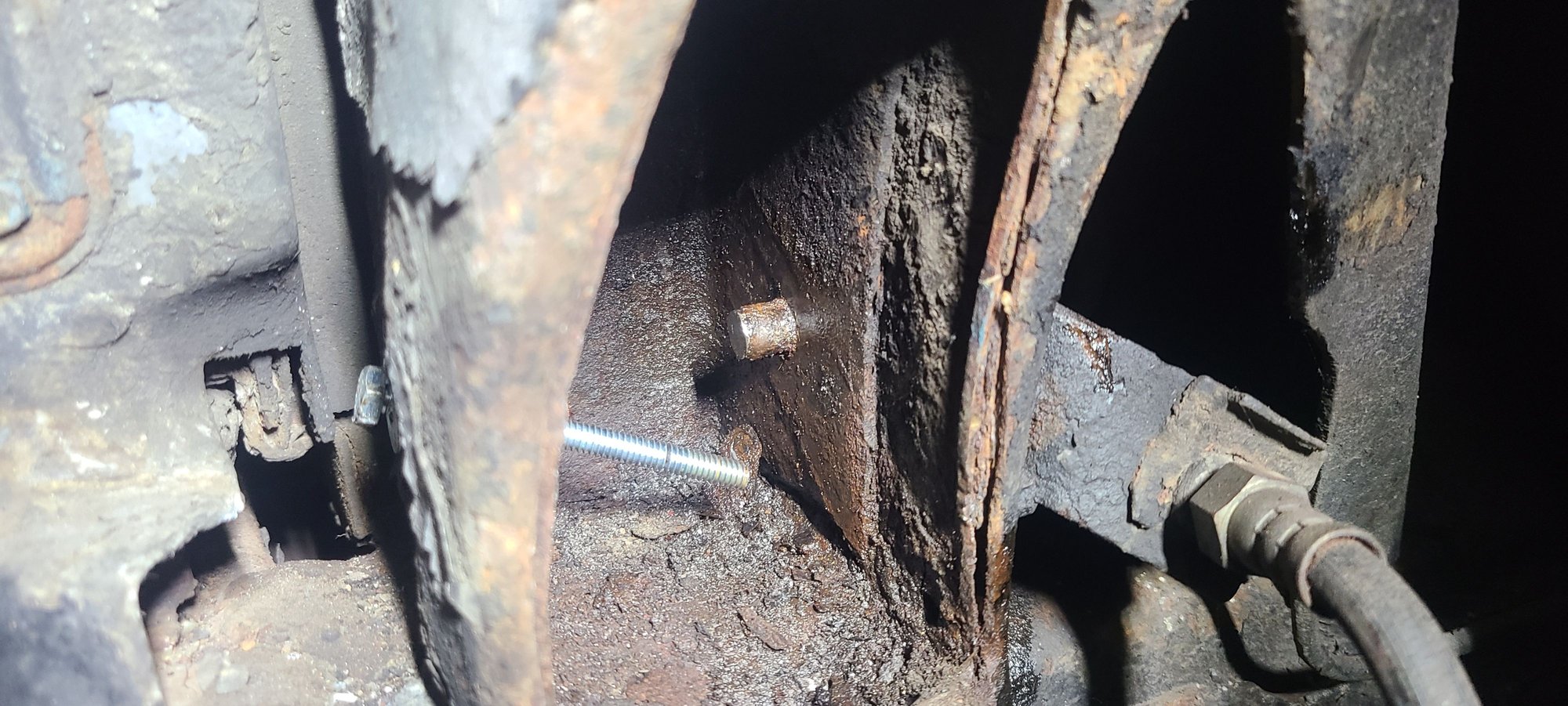 Torque (trailing) arm pivot bolt fragment stuck in frame ...