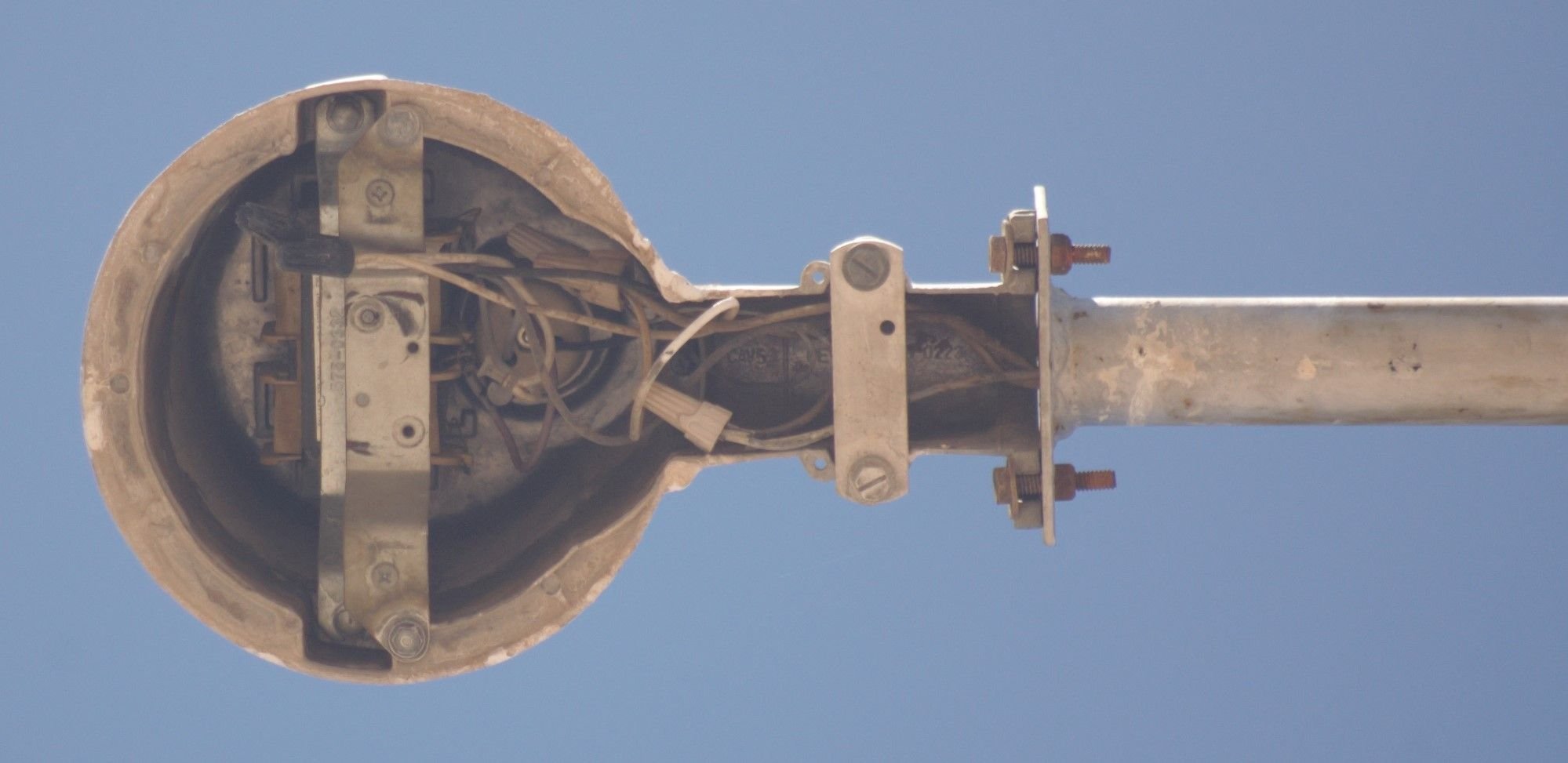 How to change a bulb in streetlight - DoItYourself.com Community Forums