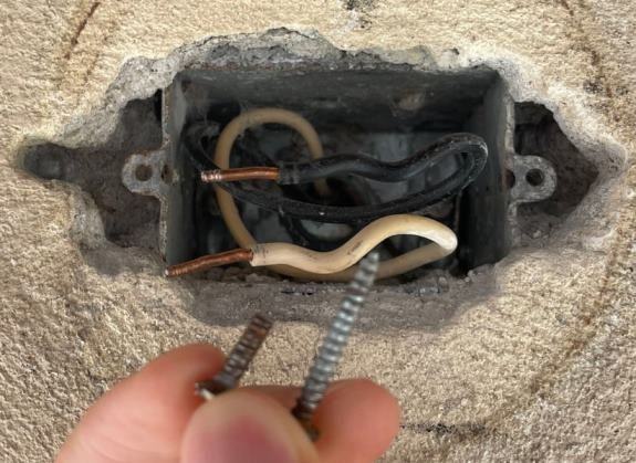 New mounting bracket does not fit junction box / space. - DoItYourself ...