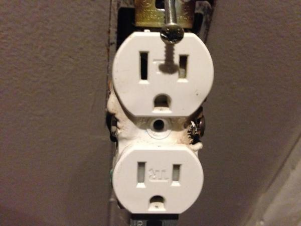 Electrical outlet melted - DoItYourself.com Community Forums