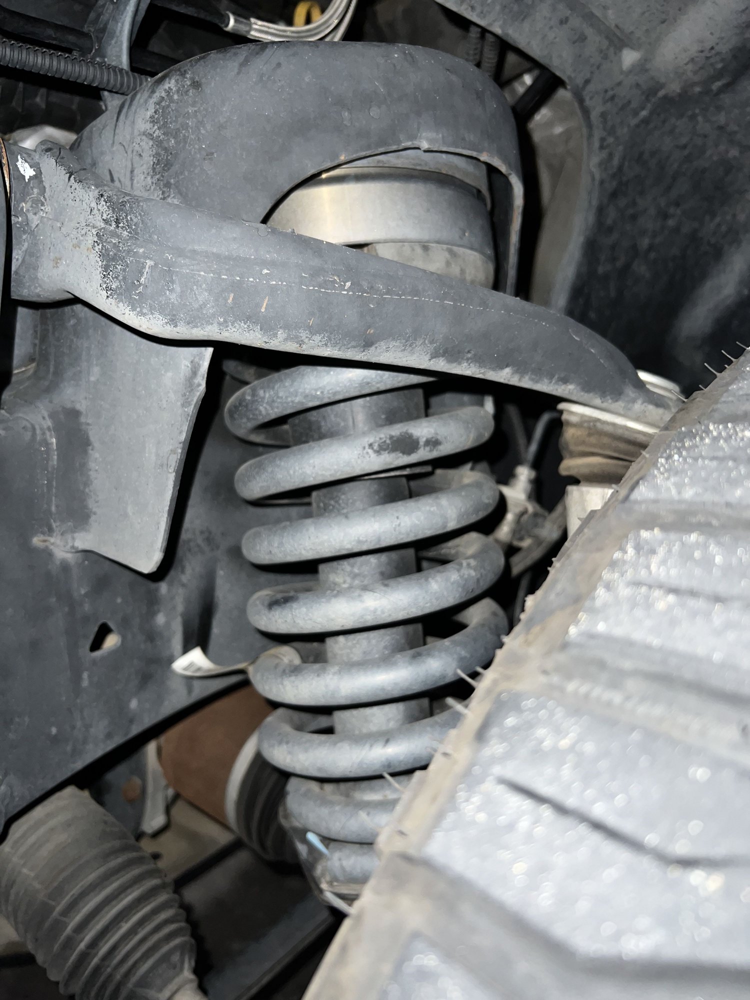 Can anyone look at front strut pics and tell me if there are level ...