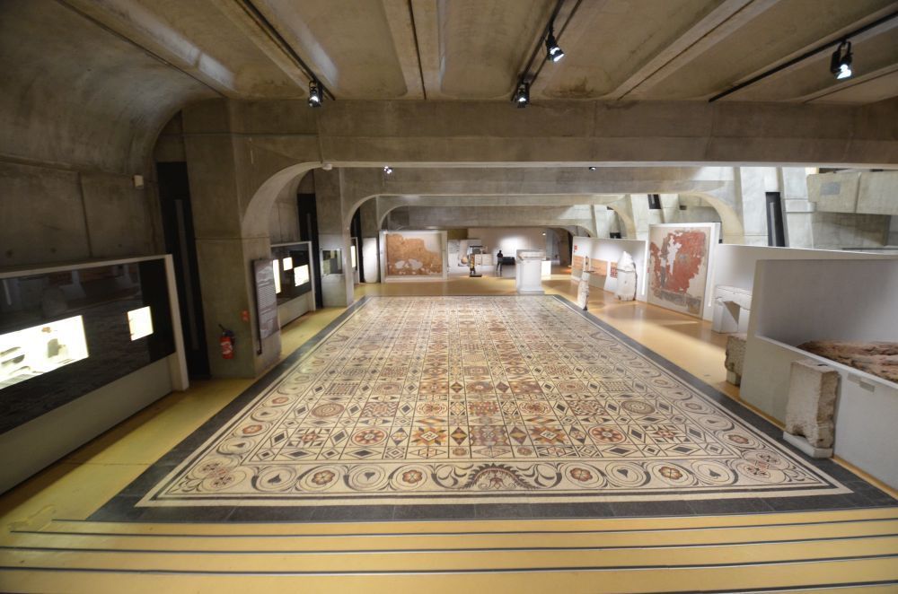 Endless jet set and glamour - or just a few fill-ins? - Page 2 ...