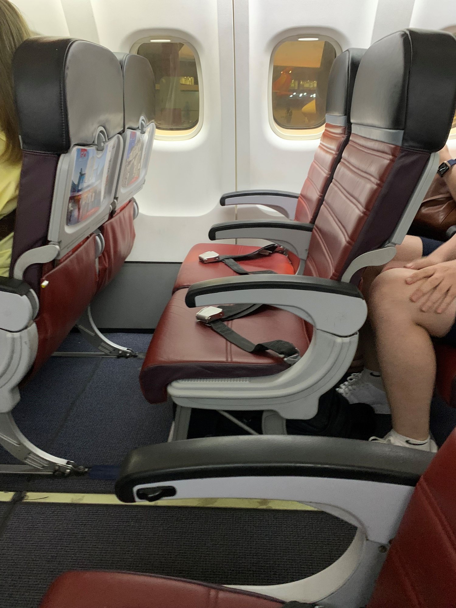 ATR 72 Queenstown to Christchurch Overhead carry on leg room ...