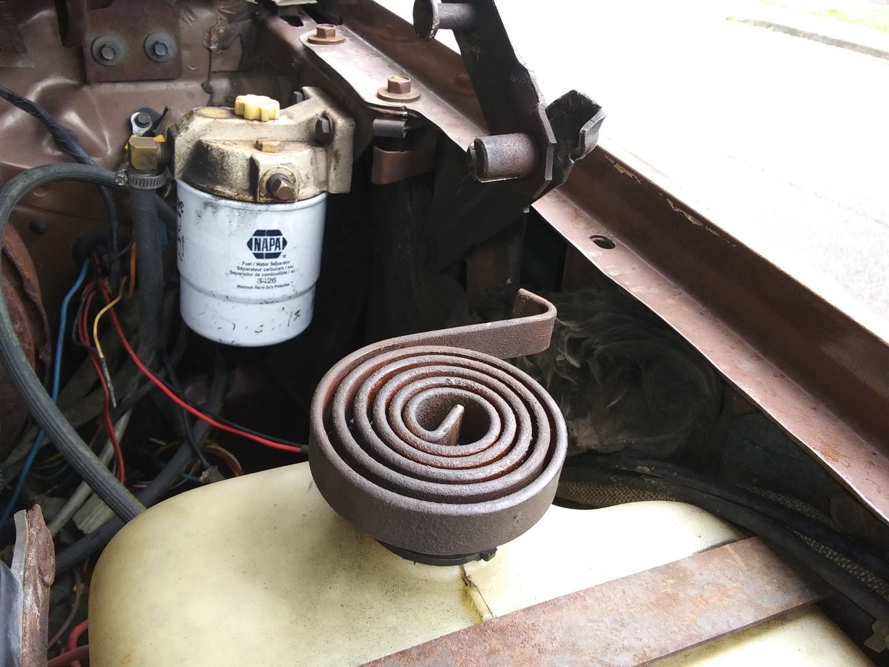 hood support spring - Ford Truck Enthusiasts Forums