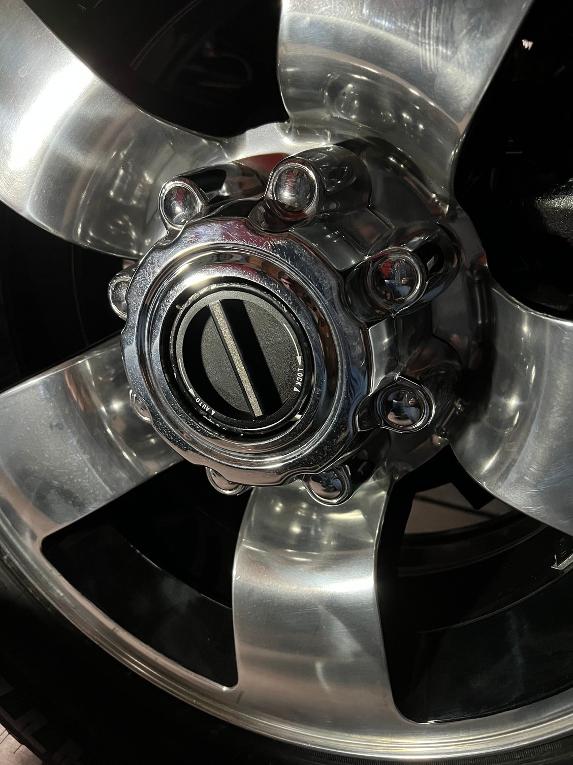 Manual locking hubs? What setup is this? - Ford Truck Enthusiasts Forums