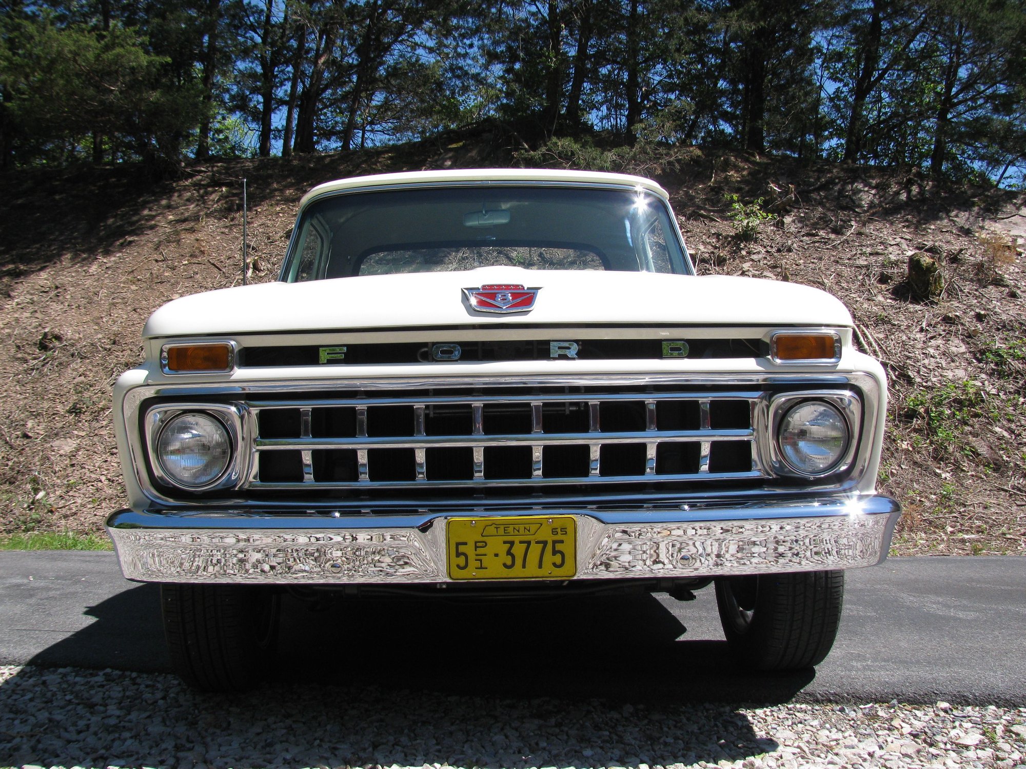 Floating F O R D on grille area - Ford Truck Enthusiasts Forums