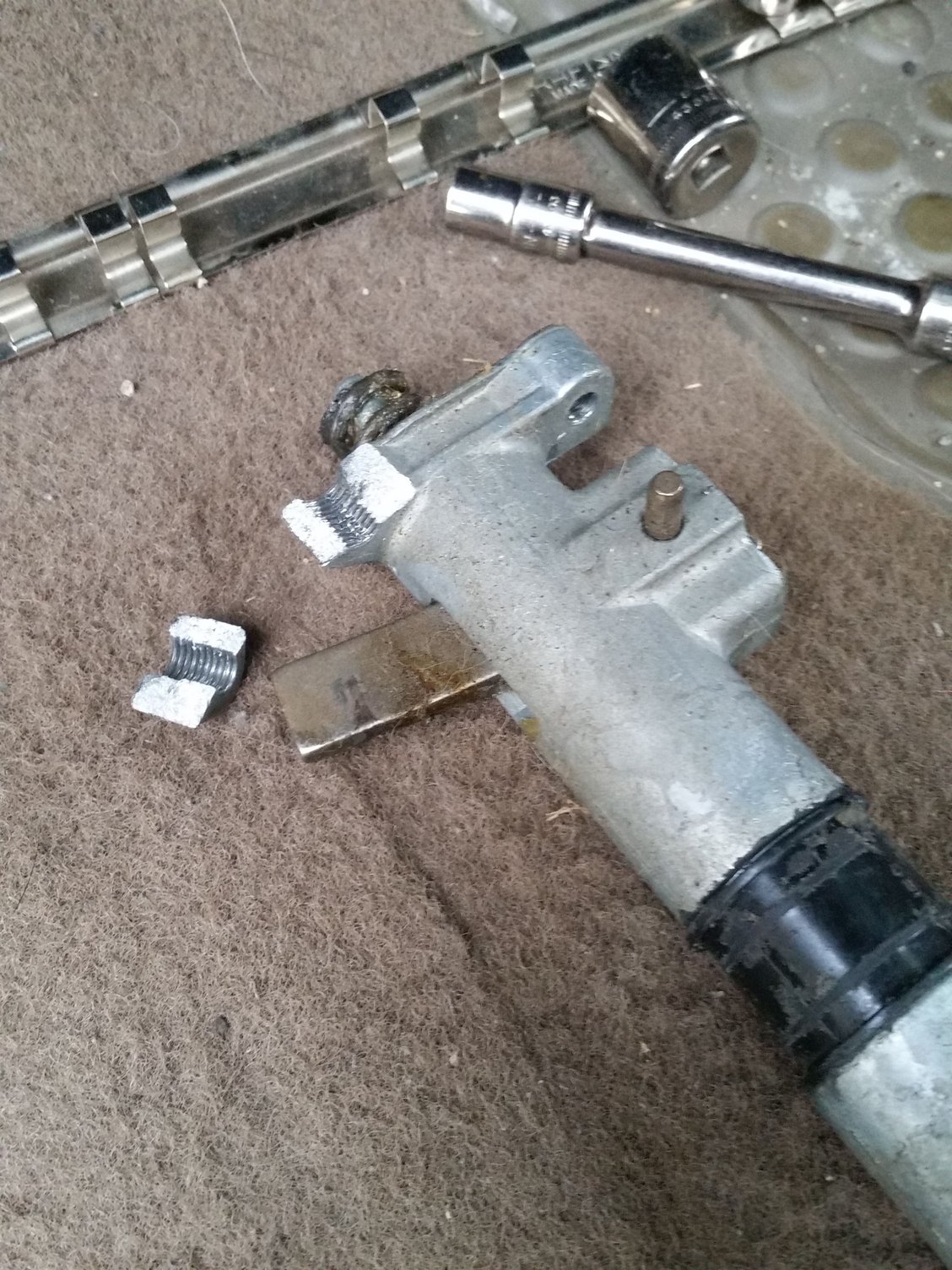 Auto gear shift bracket bolt - Ford Truck Enthusiasts Forums