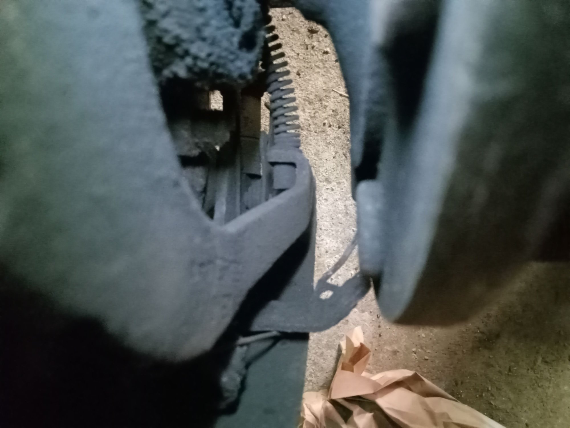 2000 E-250. Right rear parking brake cable end is different. Why ...