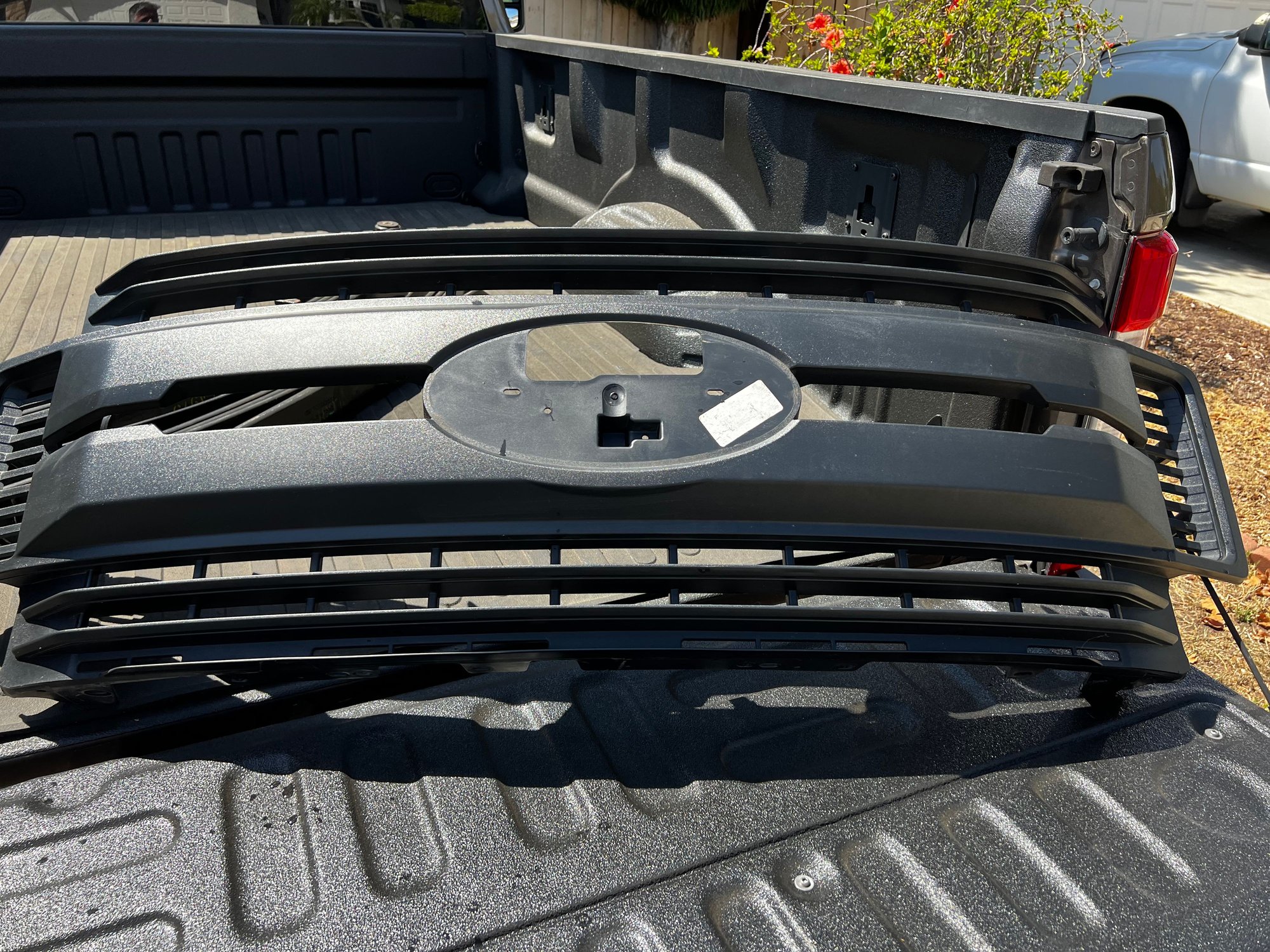 Take off 2017 black XL grill HC3B-8A164 - Ford Truck Enthusiasts Forums