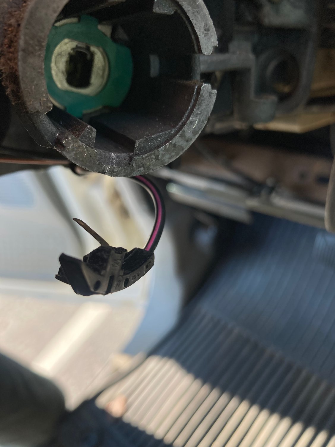 What is this wire at the lock cylinder? - Ford Truck Enthusiasts Forums