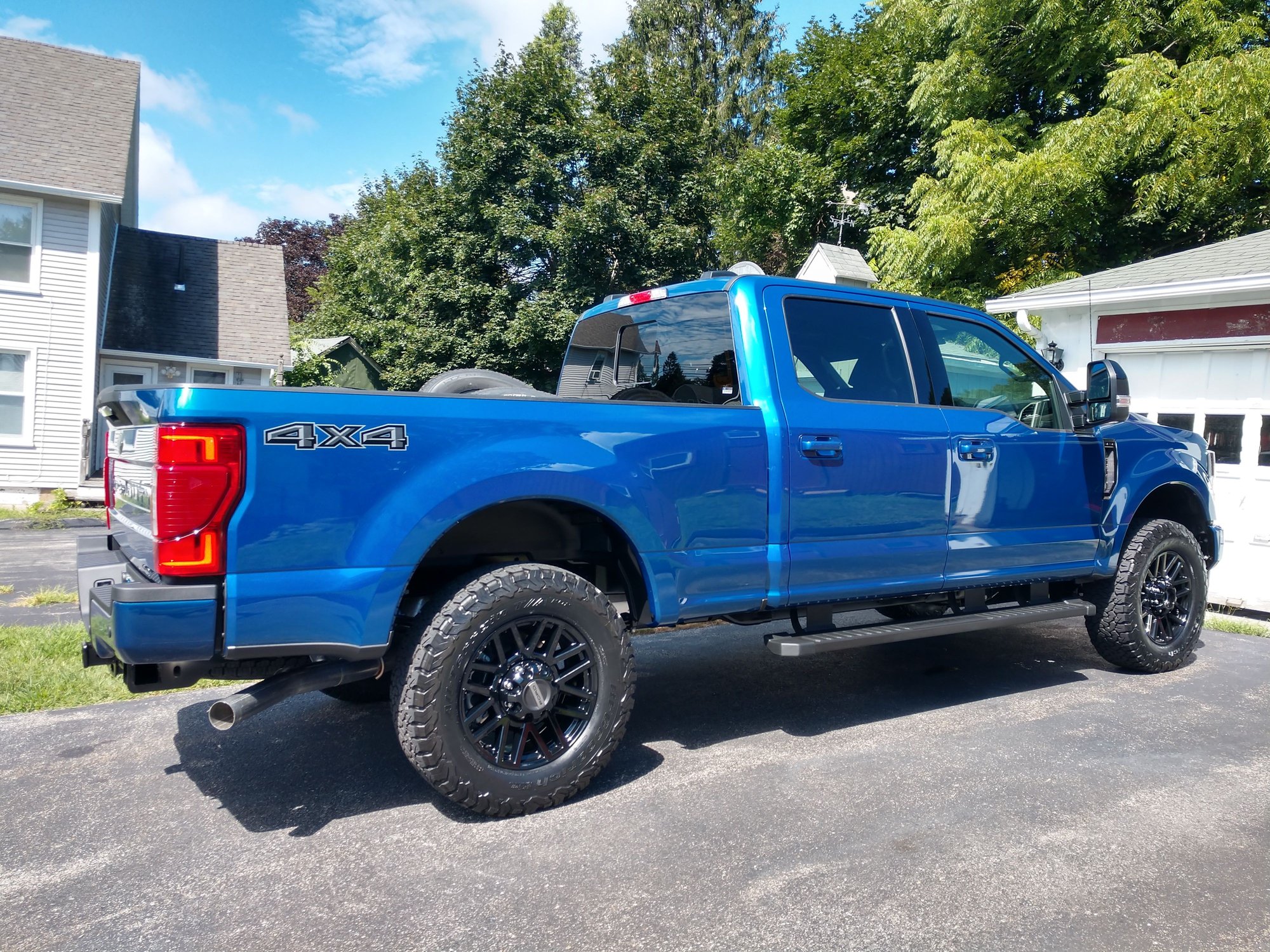 2022 Atlas Blue Lariat Black Pack on LT295/65/R20 BFGs - Ford Truck Enthusiasts Forums