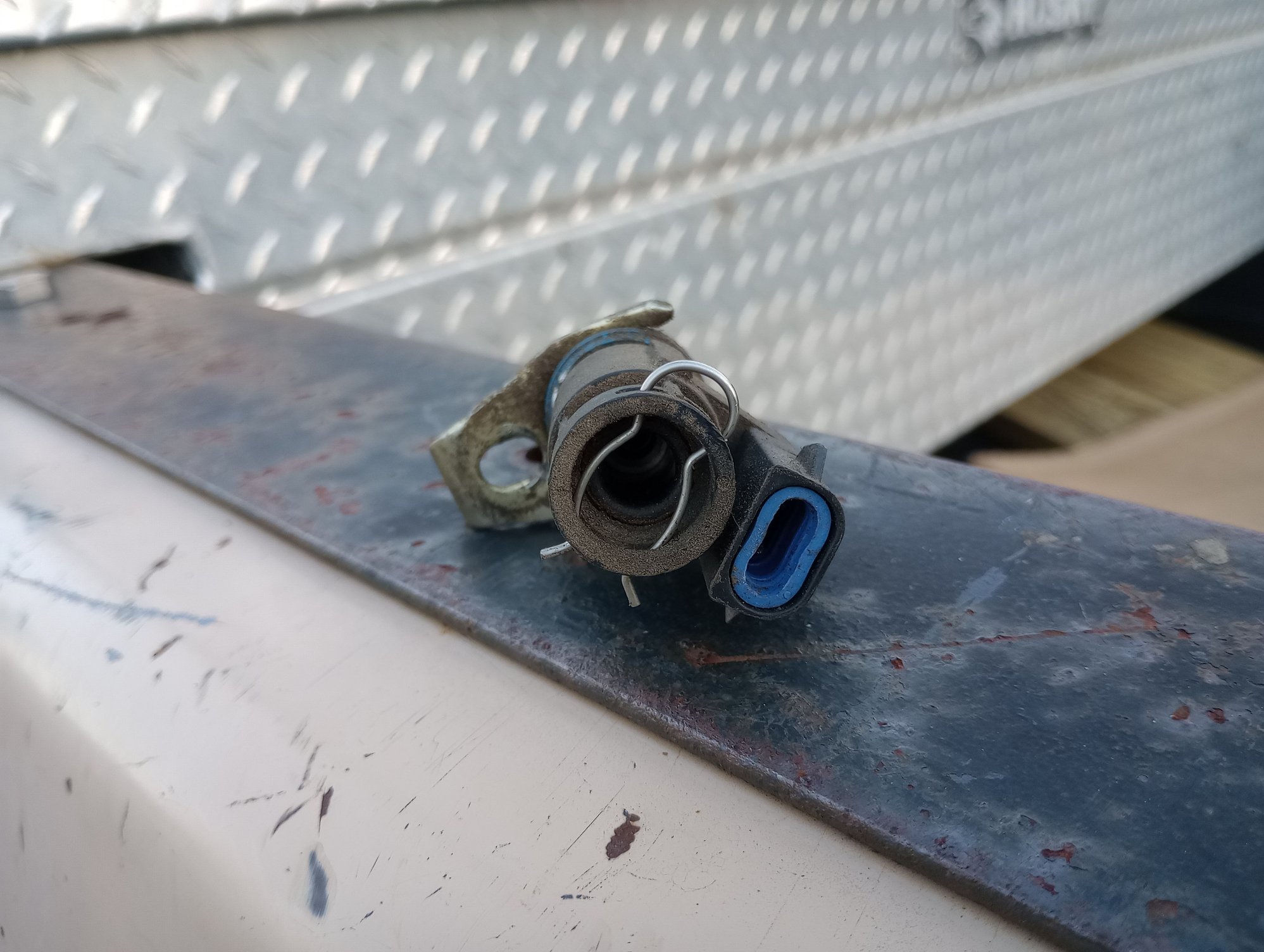 help putting speedometer cable into sensor on transfer case ...