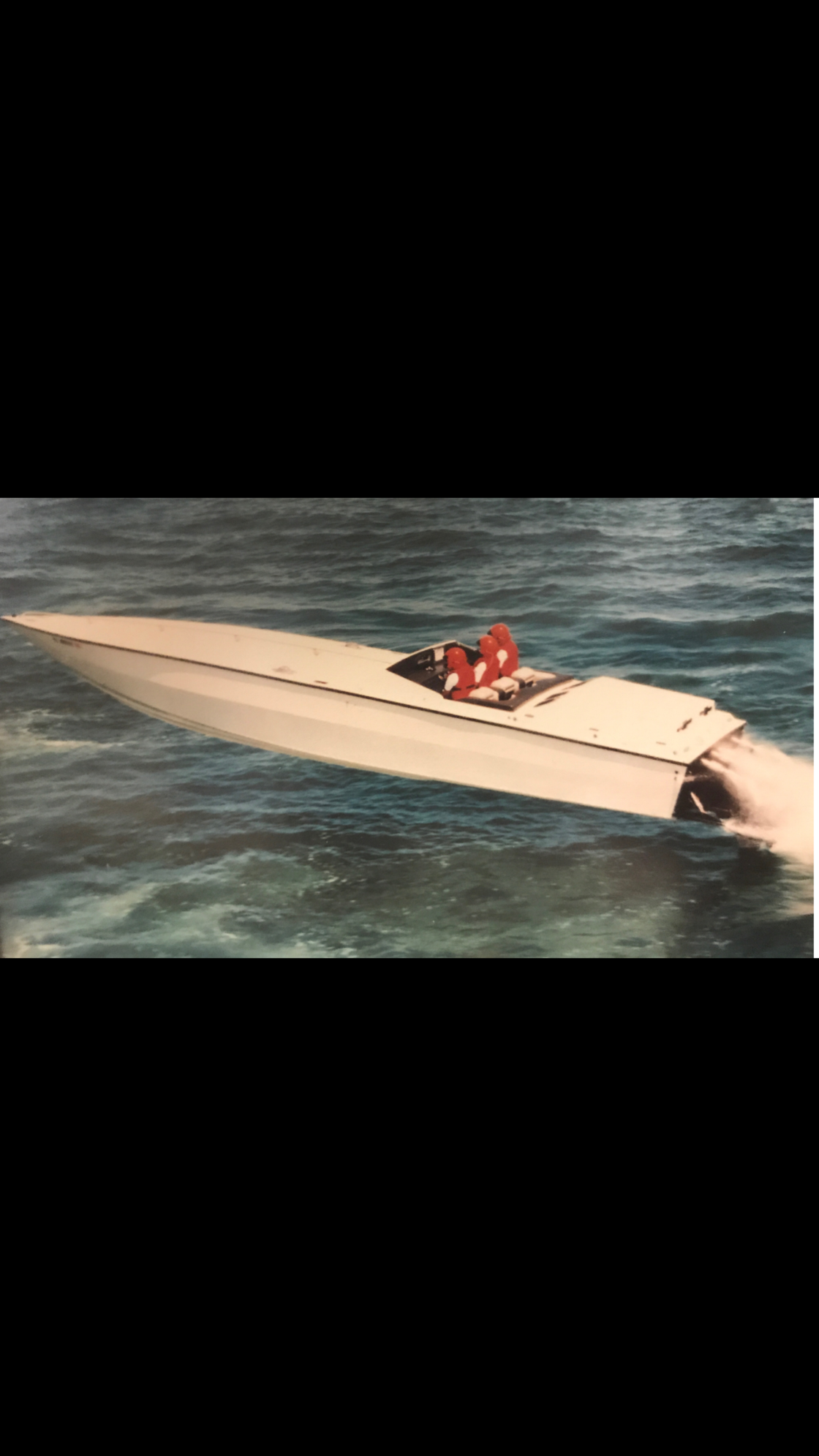 42 ' Cigarette all Carbon Fiber Racing Hull. !!!! - Offshoreonly.com