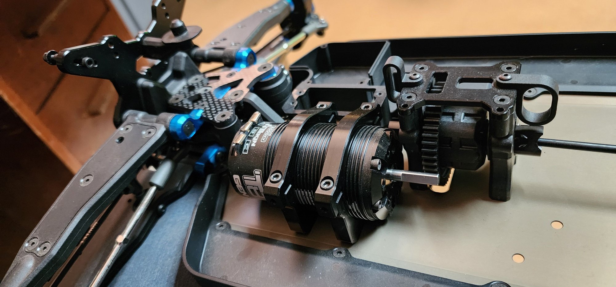 associated rc8t4e brand new never run slider with painted body, tekin ...