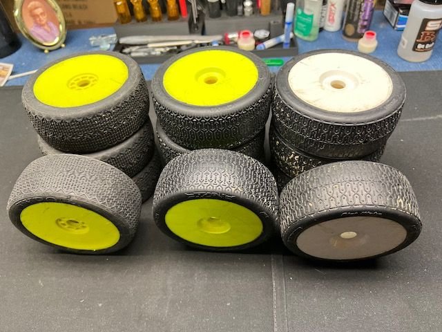 1/8th scale clay buggy tire sets - R/C Tech Forums