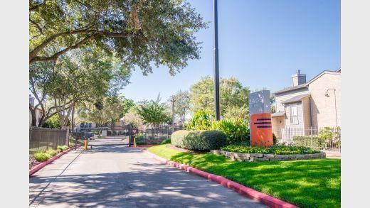 2400 Briarwest - 662 Reviews | Houston, TX Apartments for Rent ...