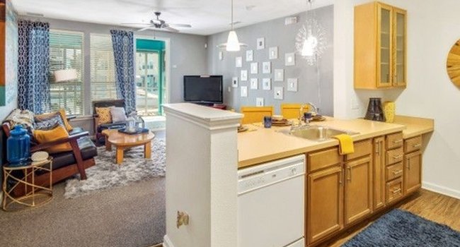 Z Islander Reviews - Bryan, TX | 3803 Wellborn RD | 46 Apartment Reviews