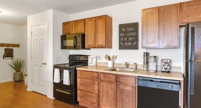 Traverse Commons Reviews - Indiana, PA | 100 Grove Lane | 76 Apartment ...