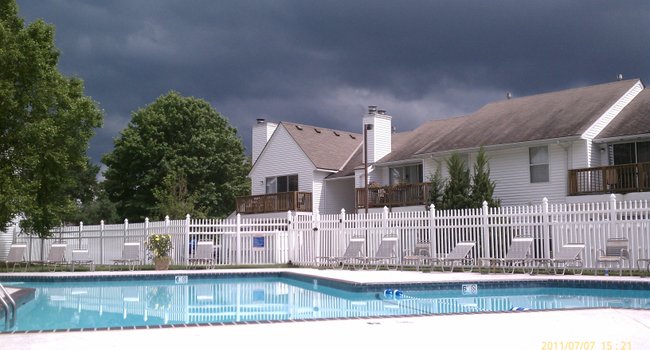 Pinegate East Apartments - 55 Reviews | Shawnee Mission, KS Apartments ...